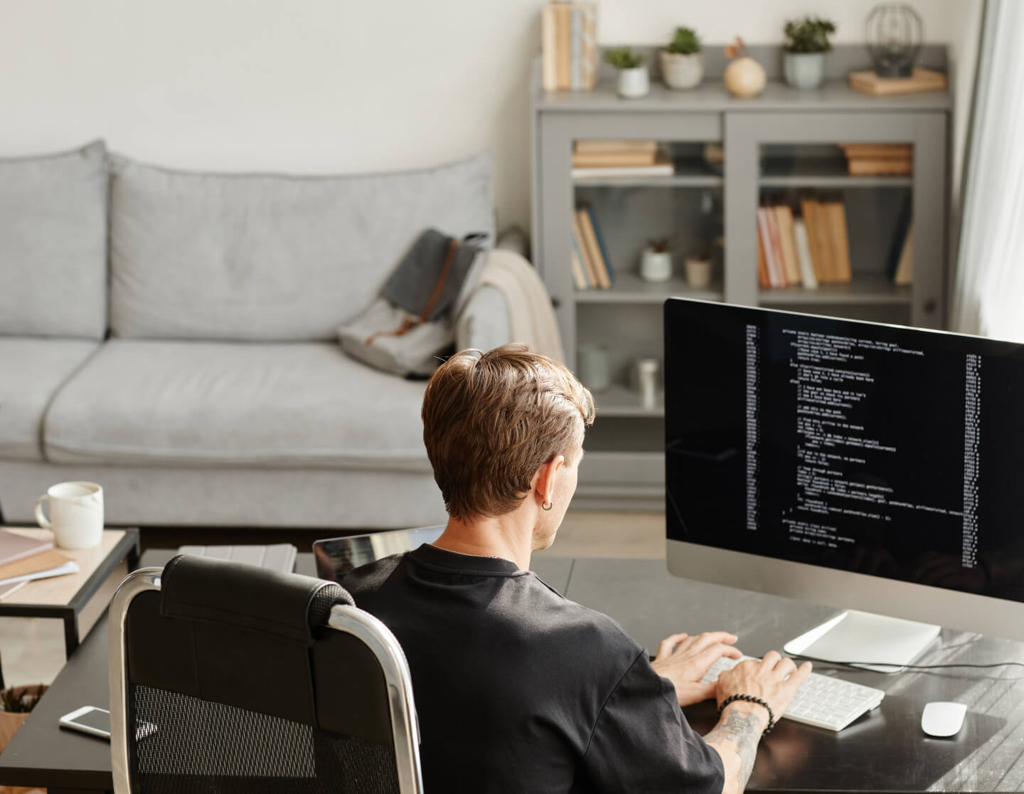 In-House Vs Outsourcing: Which Software Development Approach is Better?